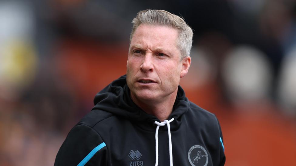 Neil Harris: Millwall head coach to step down from role - BBC Sport