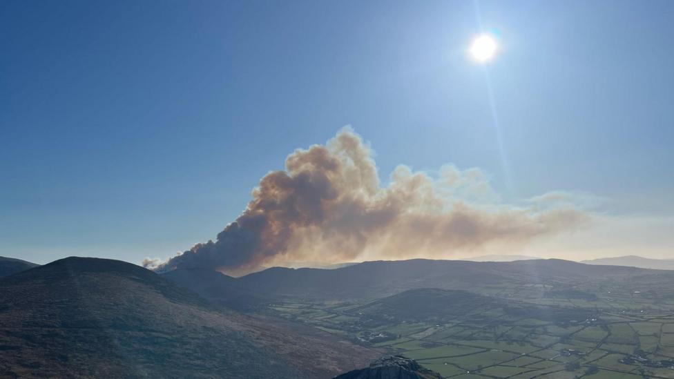 Mourne Mountains: Fresh fires in Mournes after weekend arson - BBC News