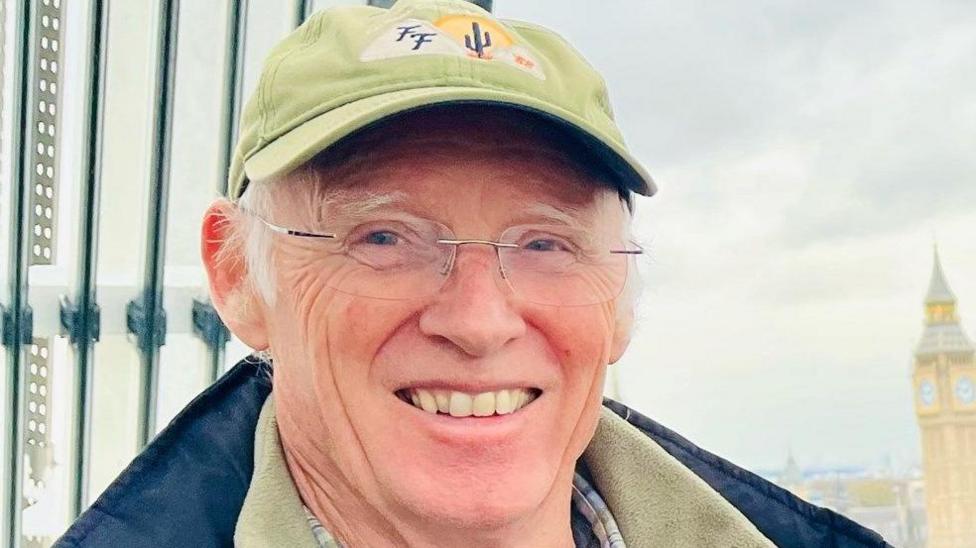 Enstone: Tribute to Spitfire pilot who was 'extremely good man' - BBC News