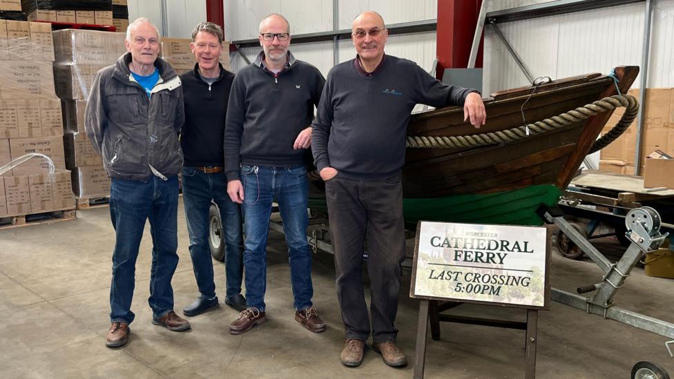 'Only one of its kind' – Historic Worcester ferry returns - BBC News