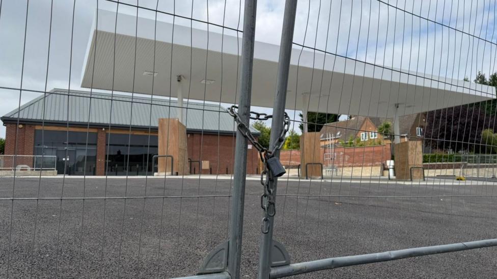 Padlocked petrol station in Horncastle finally set to open - BBC News