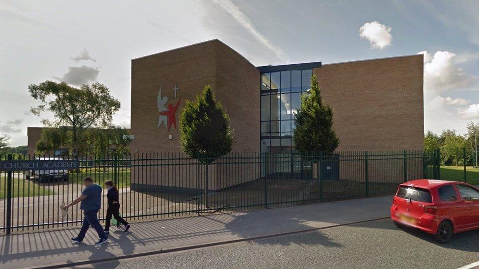 Pupils banned from putting hands up to answer questions - BBC News