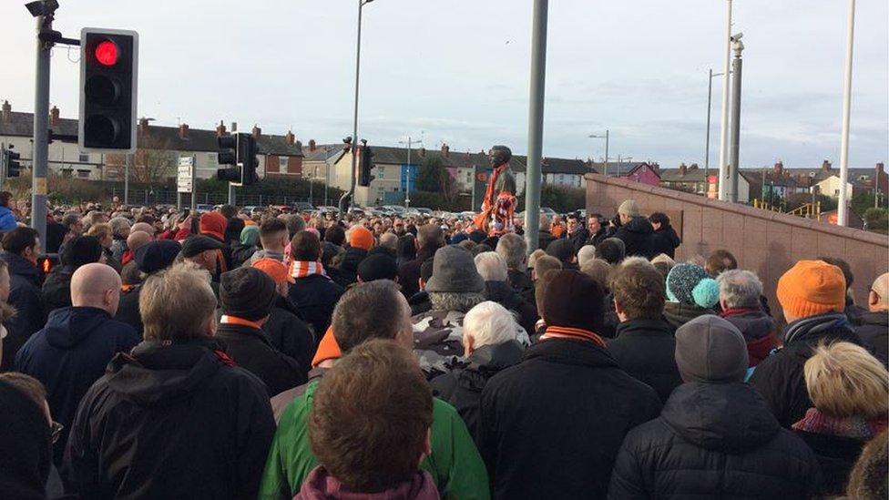Jimmy Armfield: Blackpool match cancelled, but tributes to club legend ...