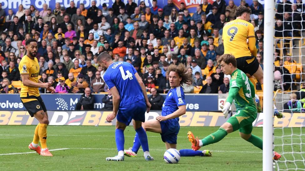 Wolves 3-0 Leicester City: Matheus Cunha stars in Premier League win as ...