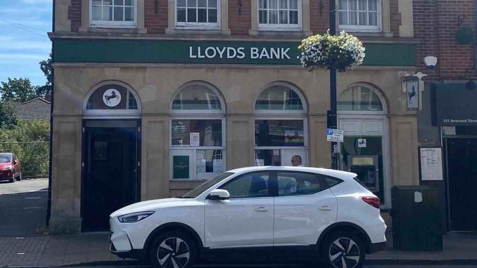 Witham's last two banks are to close for good - BBC News