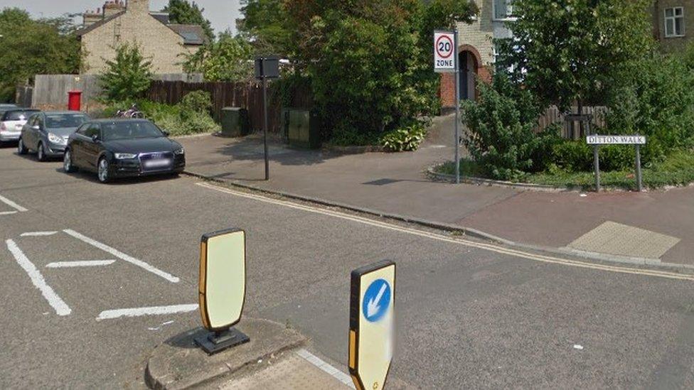 Man dies in suspected stabbing attack in Cambridge - BBC News