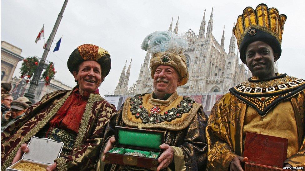 How Santa Claus looks around the world - BBC News
