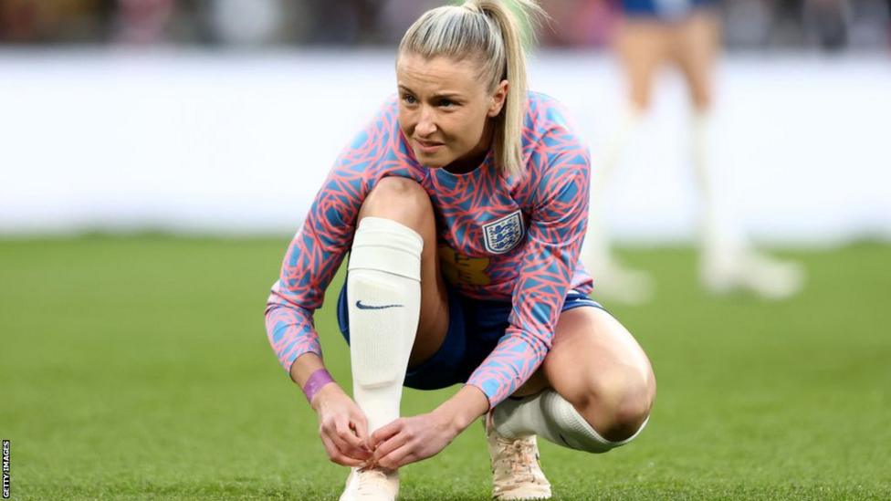 Football boot issues reported by 82% of female players - BBC Sport