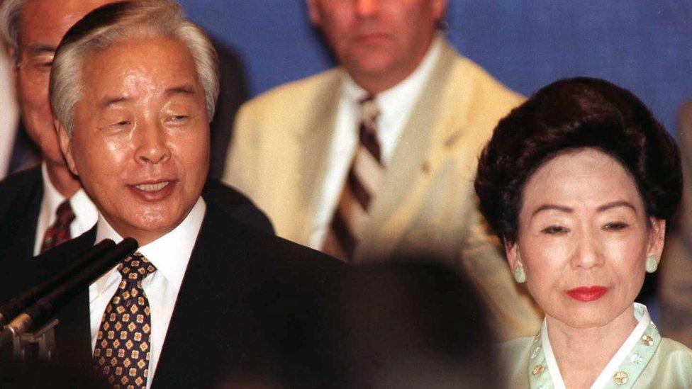 Former South Korean President Kim Young-sam dies - BBC News