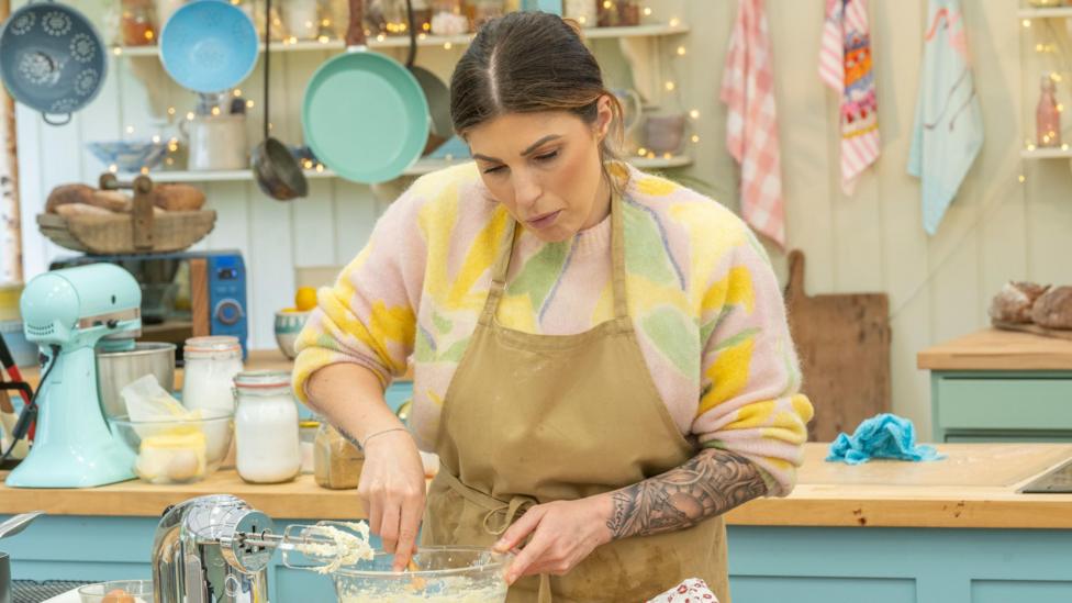Great Australian Bake Off star learnt skills on Yorkshire farm - BBC News