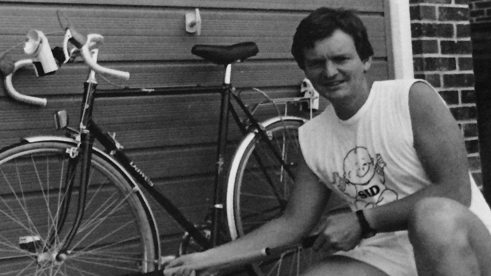 Peter McQuade made MBE for Paris-Hayling Island bike ride - BBC News