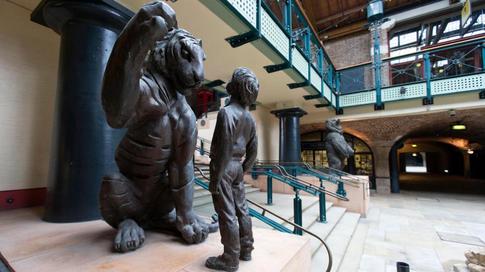 London animal art: Where can you find a giant cat and a dead bird - BBC ...