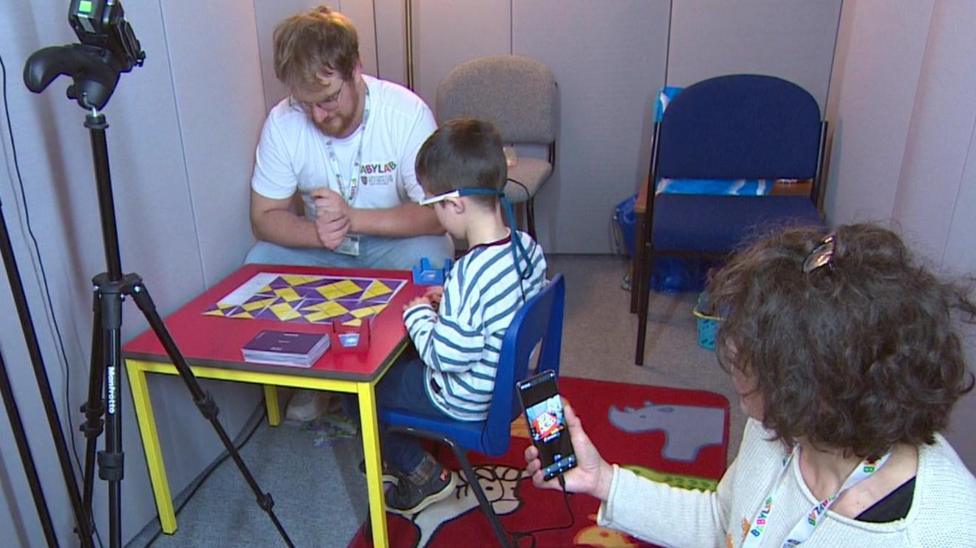 Thousands of families help Plymouth's Babylab research - BBC News