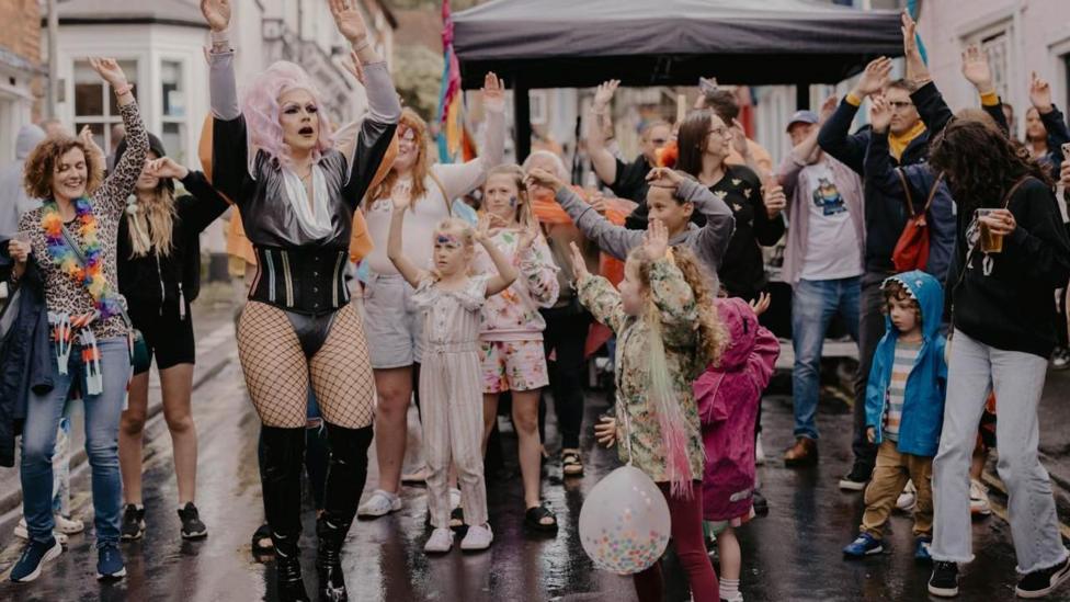 Pride Cymru: Festival celebrates 25th anniversary - BBC News
