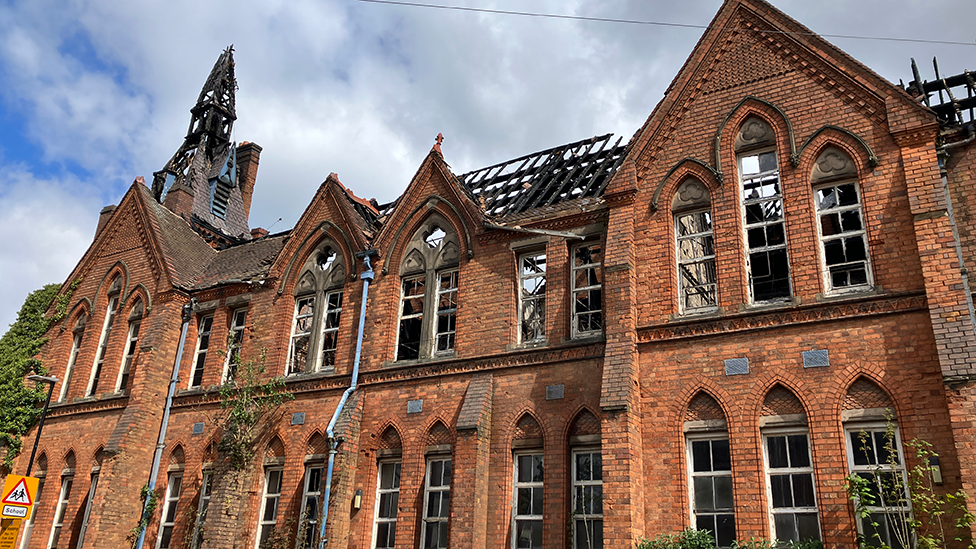 Two boys arrested after fire at disused Birmingham school - BBC News