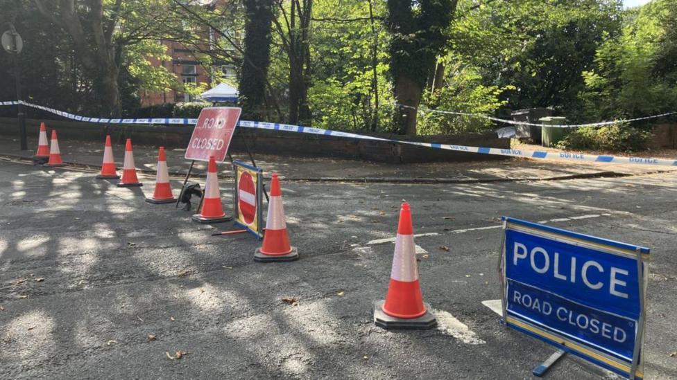 Leeds: Murder arrest after fatal stabbing in Headingley - BBC News