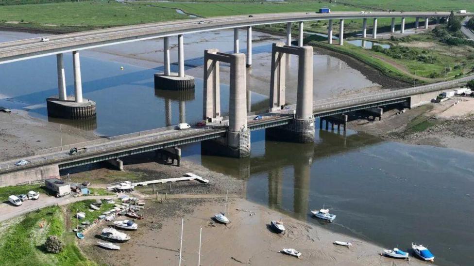 Sheppey: Eight day closure of Kingsferry Bridge to begin - BBC News