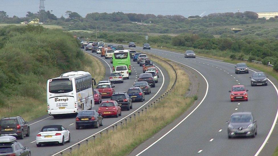 Boardmasters 'abandoned people' amid Cornwall traffic jams - BBC News