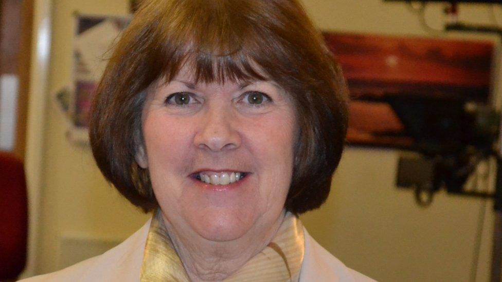 11 Plus in Guernsey: Call to delay scrapping decision - BBC News