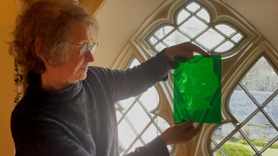 The art school reject who became one of the world's top glass artists ...