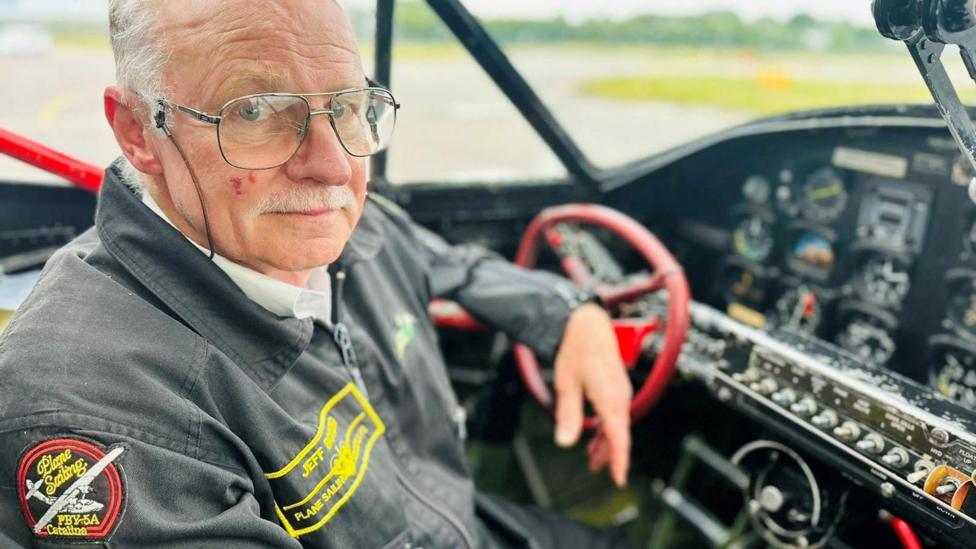 Aberdeen flypast honour for RAF Victoria Cross hero aged 104 - BBC News