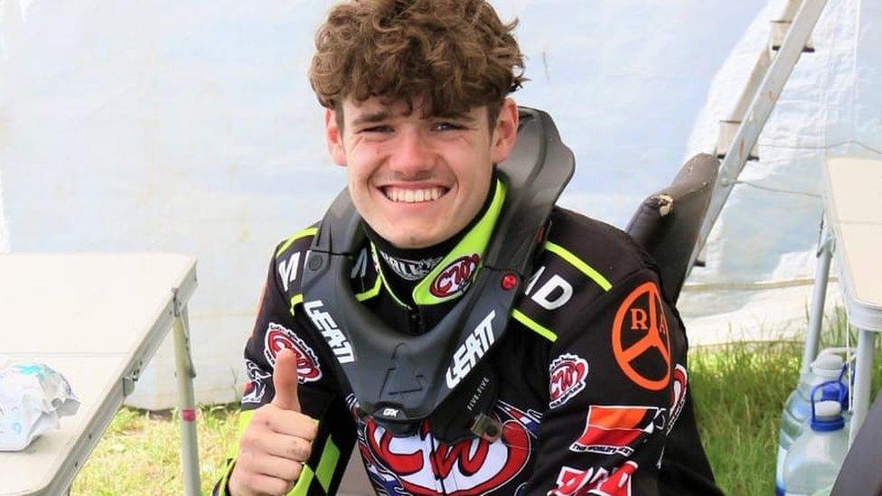 Speedway rider Sam Norris wins first race after injury - BBC News