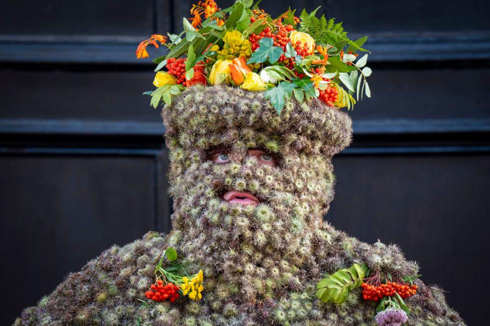 South Queensferry celebrates the Burryman in annual tradition - BBC News