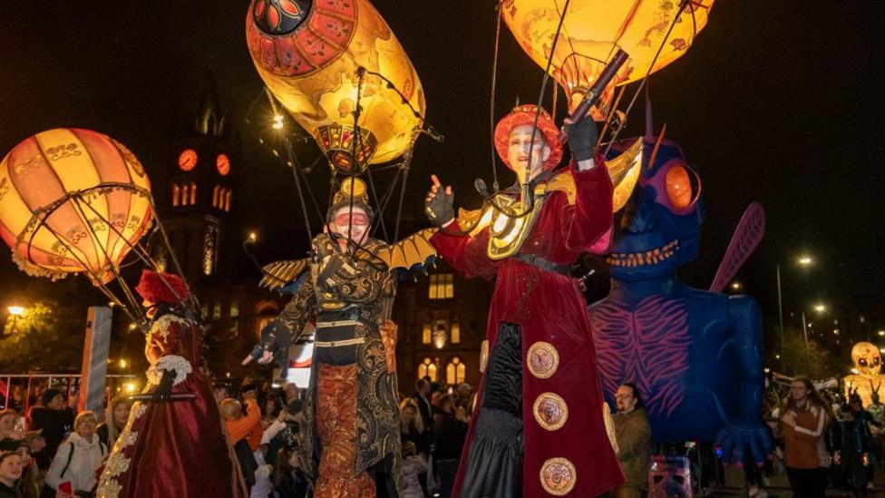 Halloween: Derry's frightful festival finale in pictures - BBC News