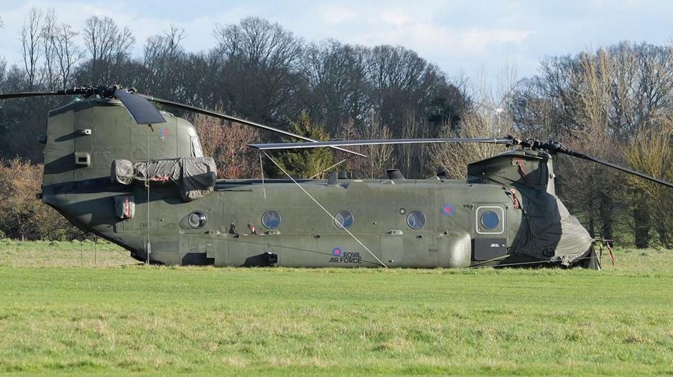 RAF Chinook stranded at Old Warden Airfield near Biggleswade - BBC News