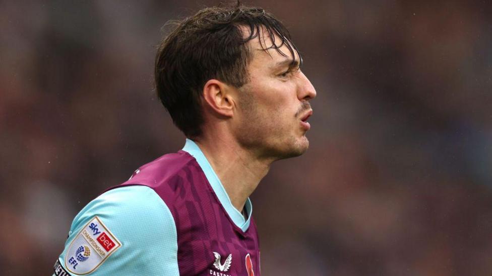 Connor Roberts: Swansea City boss Luke Williams hails 'incredible ...