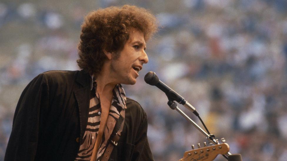 Slane Castle concerts: Man behind world famous gigs dies - BBC News