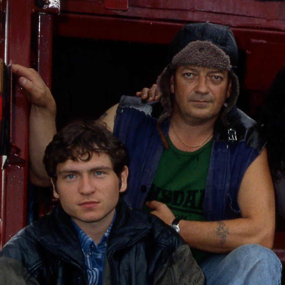 'Real' Common As Muck binman dies - BBC News