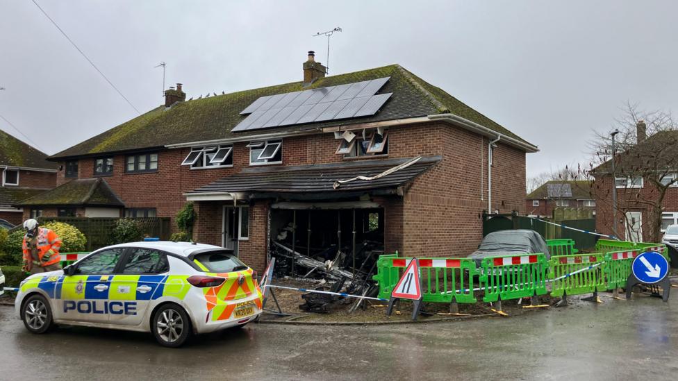 Devizes: Investigation launched following house fire - BBC News