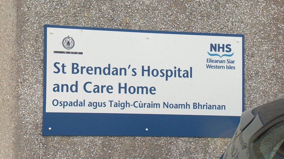 Moladh air dachaigh-cùraim am Barraigh - Naidheachdan a' BhBC