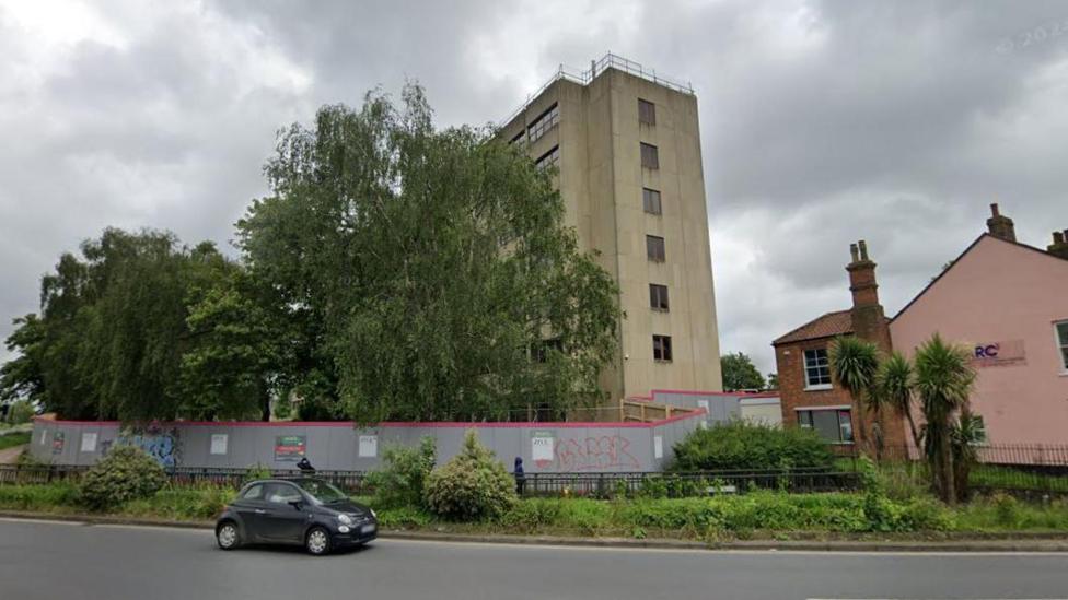 Landmark Norwich office block demolition under way - BBC News