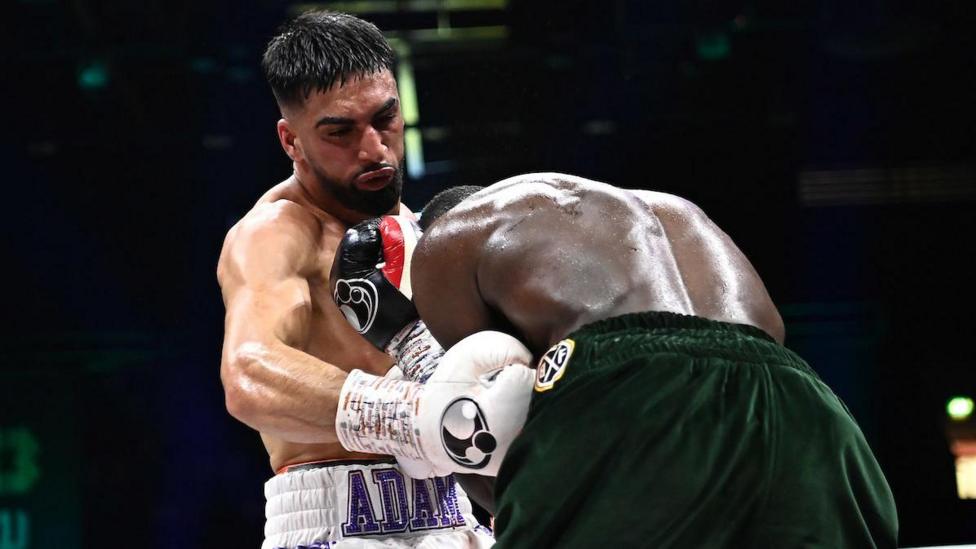 Adam Azim stops Ohara Davies in eighth round in London - BBC Sport