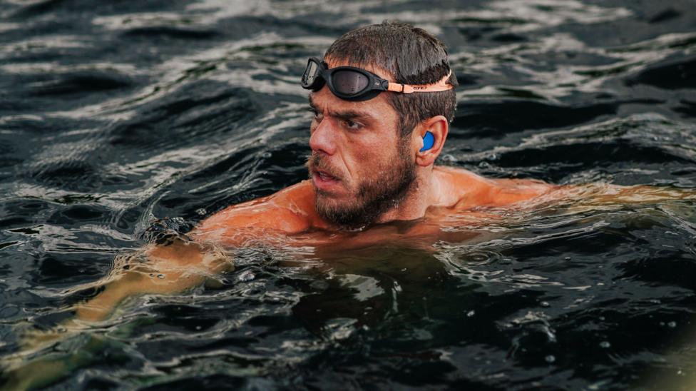 British endurance swimmer becomes first to swim around Iceland - BBC News