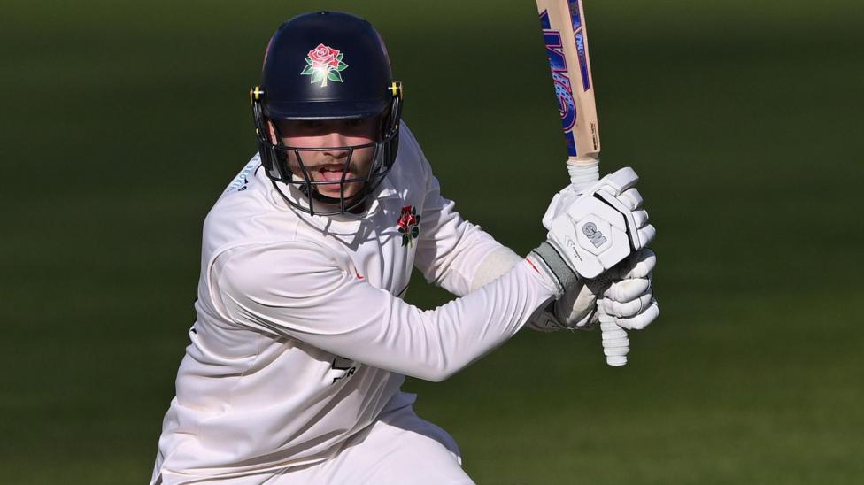 Lancashire: Matty Hurst signs new three-year contract - BBC Sport
