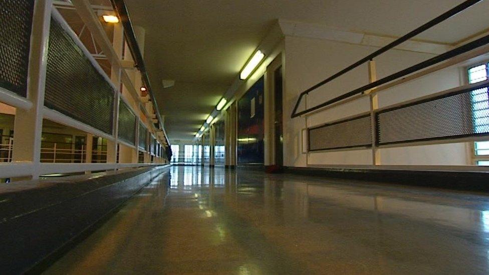 HMP Doncaster sex offender rise 'to reduce violence' - BBC News