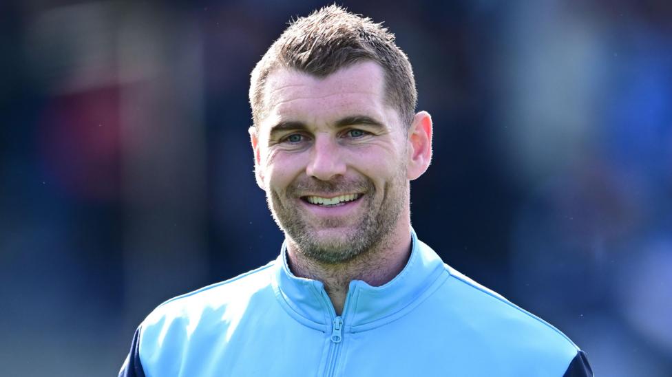 Gillingham sign Sam Vokes and make Andy Smith deal permanent - BBC Sport