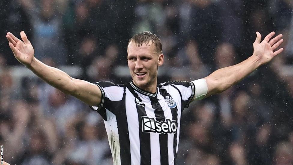 Dan Burn: Newcastle defender signs new contract until 2025 - BBC Sport