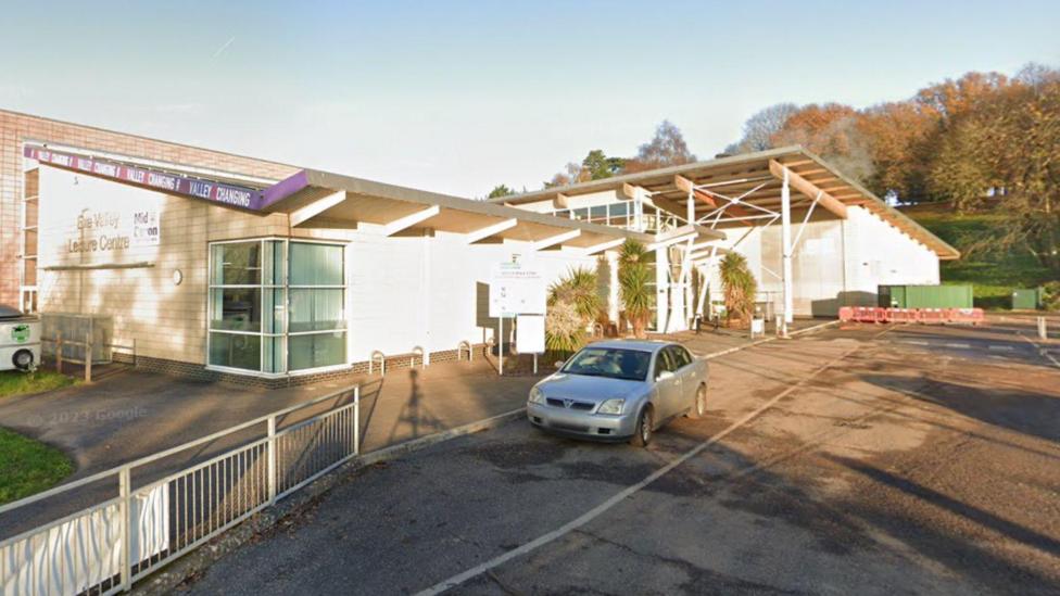 Work to improve Tiverton poolside facilities to start - BBC News