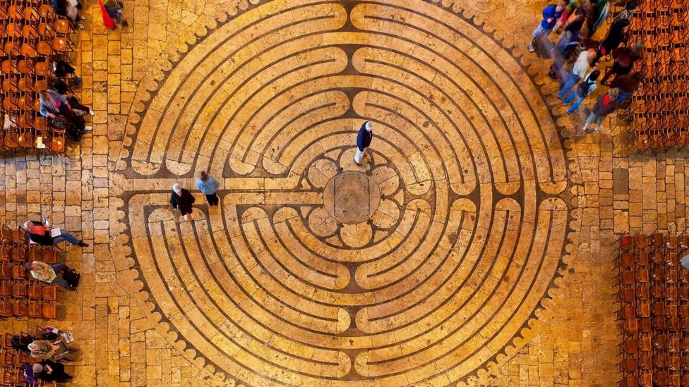 Cornish labyrinth welcomes 6,000 visitors in first 3 weeks - BBC News