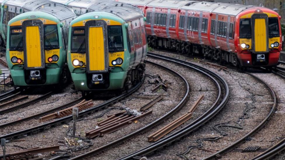 London Overground and train disruption as Hackney bridge is replaced ...