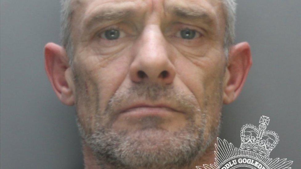 'Revenge' Abergele barn arson killed 13 calves - BBC News