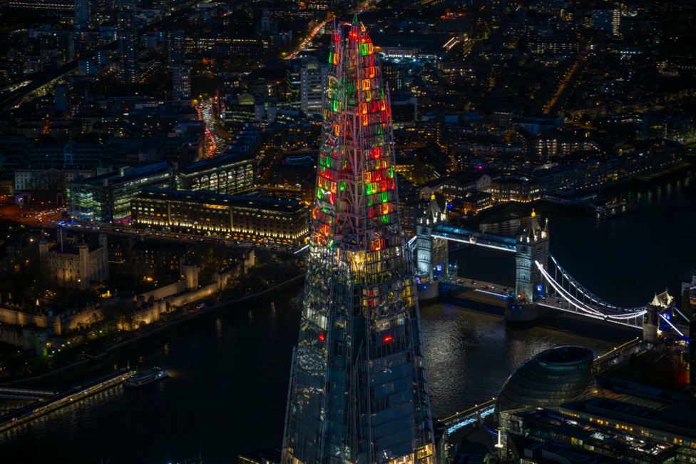 London's Christmas lights photographed from the sky - BBC News