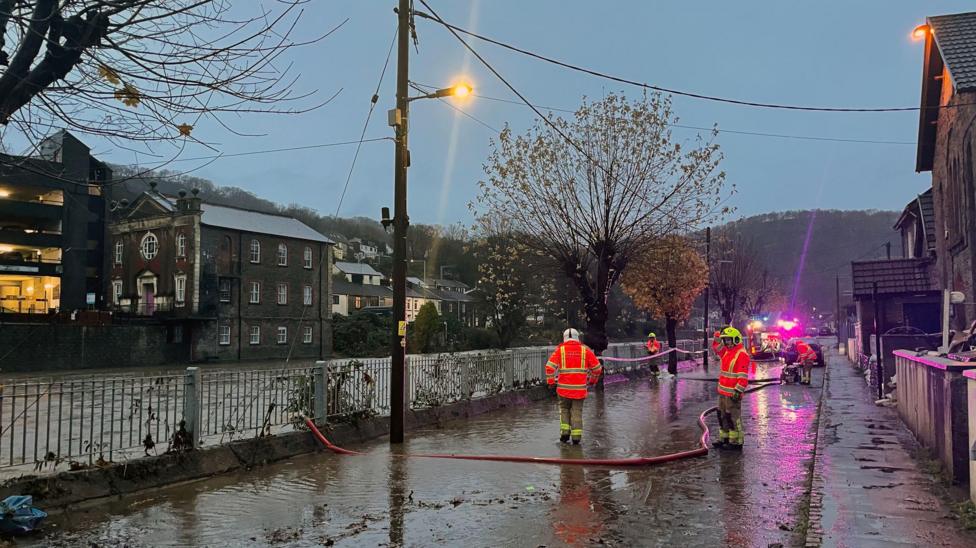 Pontypridd children suffering from PTSD due to flooding - BBC News