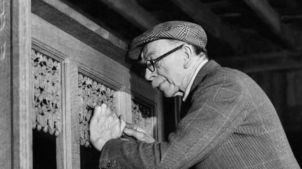 Robert Thompson: How a church mouse started an woodwork dynasty - BBC News