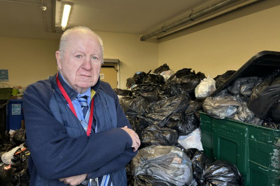 'Birmingham bin workers have little choice' over strike - Unite - BBC News