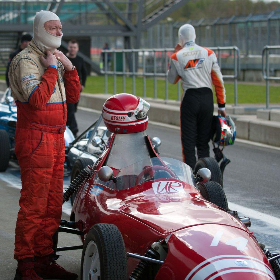 In pictures: Classic cars at Silverstone - BBC News
